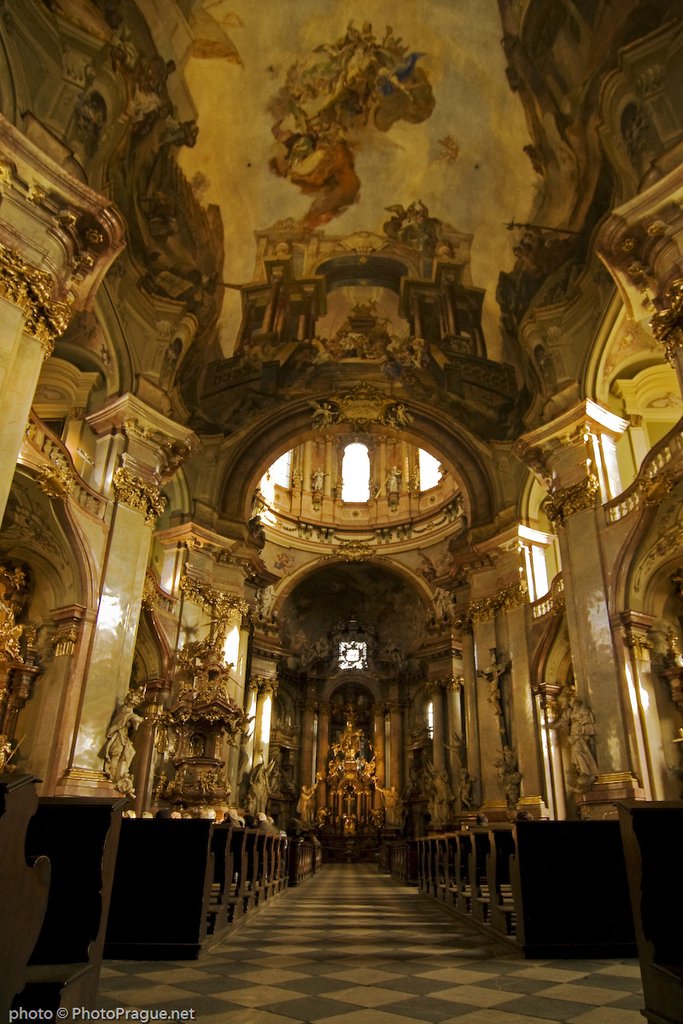 Iglesia de San Nicolás en Malá Strana | Avantgarde Prague